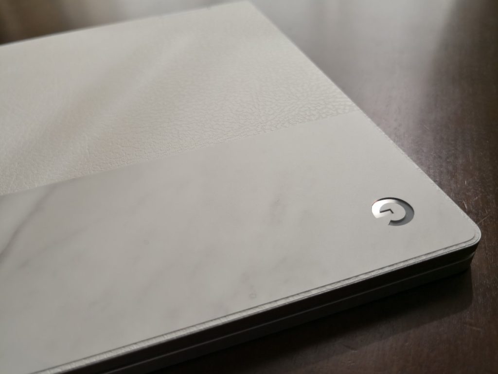 [かぶ] 普段シールを一切貼らない私も心揺れた「DecalGirl」のLaptop Skins。